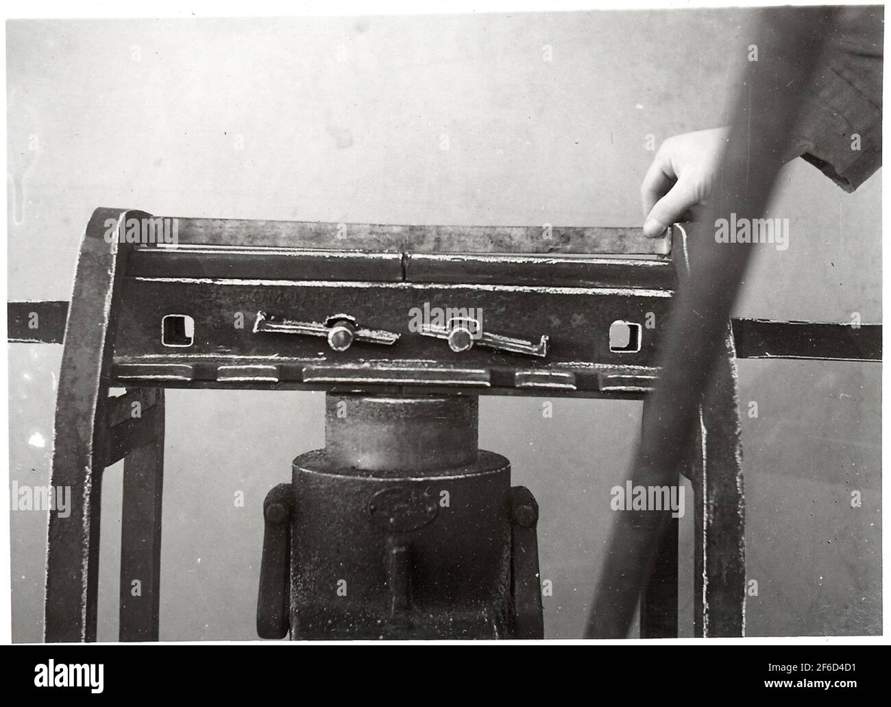 Adjustment of deflected splice iron Stock Photo - Alamy