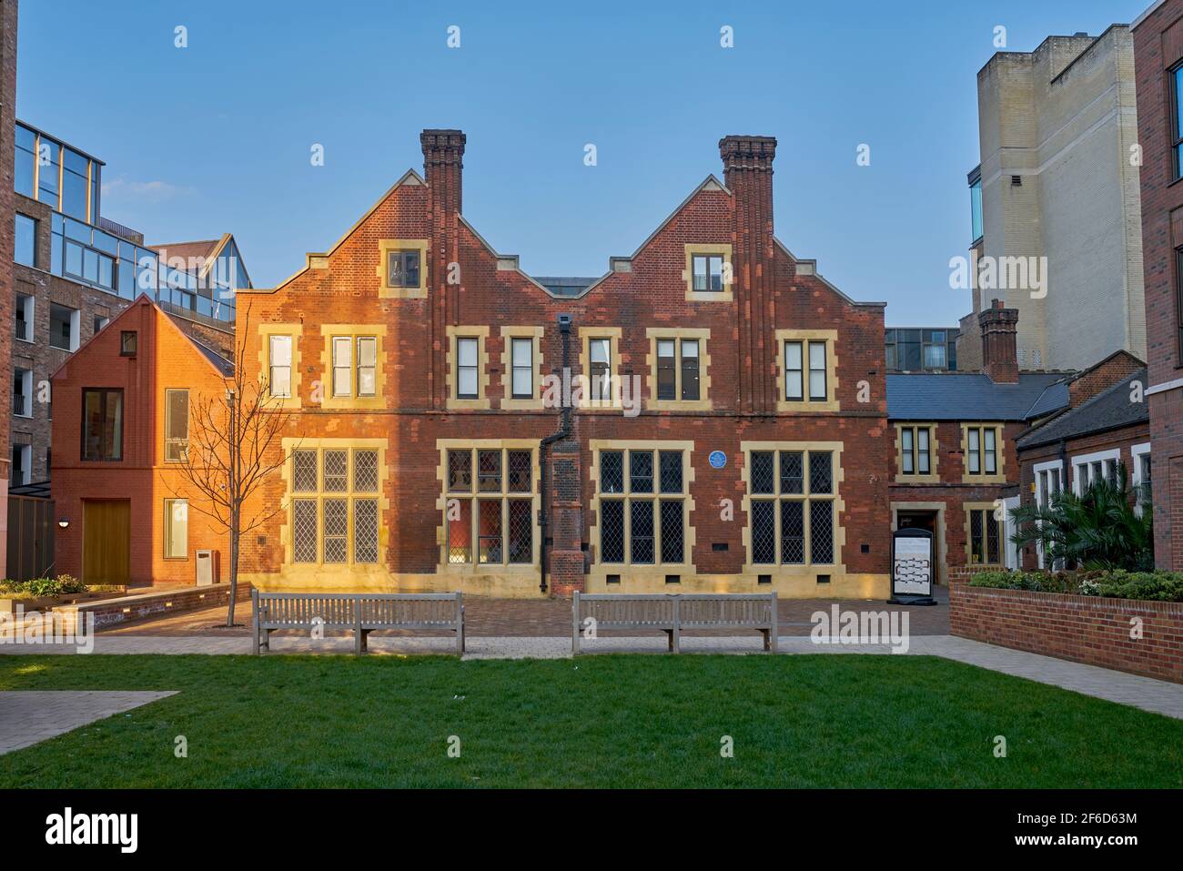 toynbee hall east london Stock Photo - Alamy