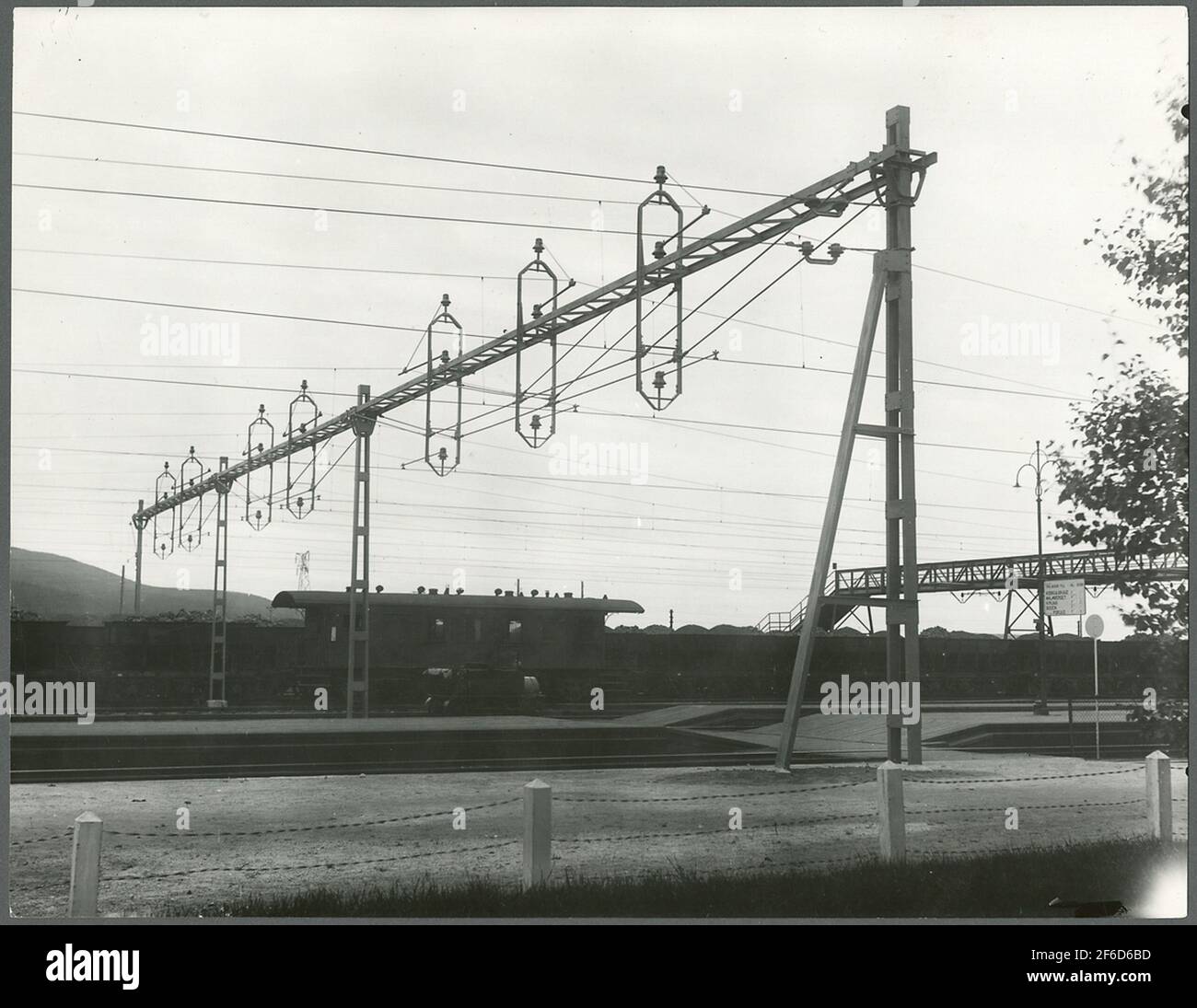 Contact line on the Malmbanan. (Narvik - Luleå Stock Photo - Alamy