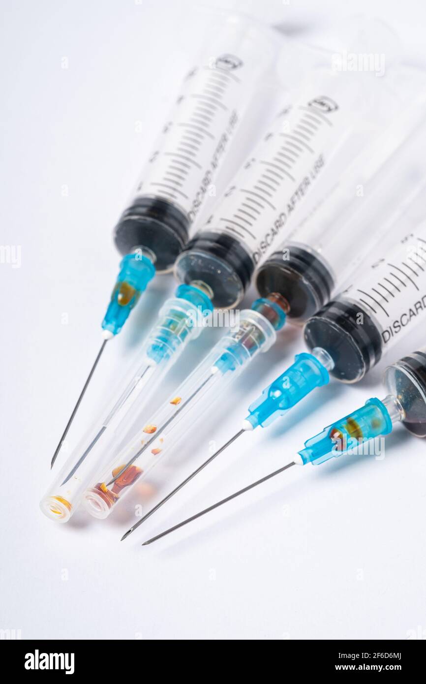 Plastic syringes hi-res stock photography and images - Alamy