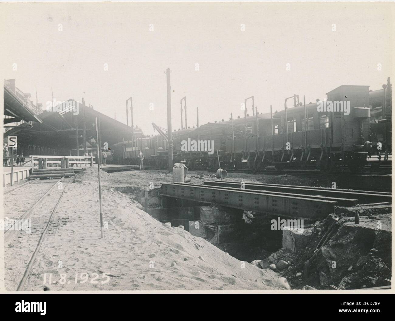 Railway superstructure hi-res stock photography and images - Alamy