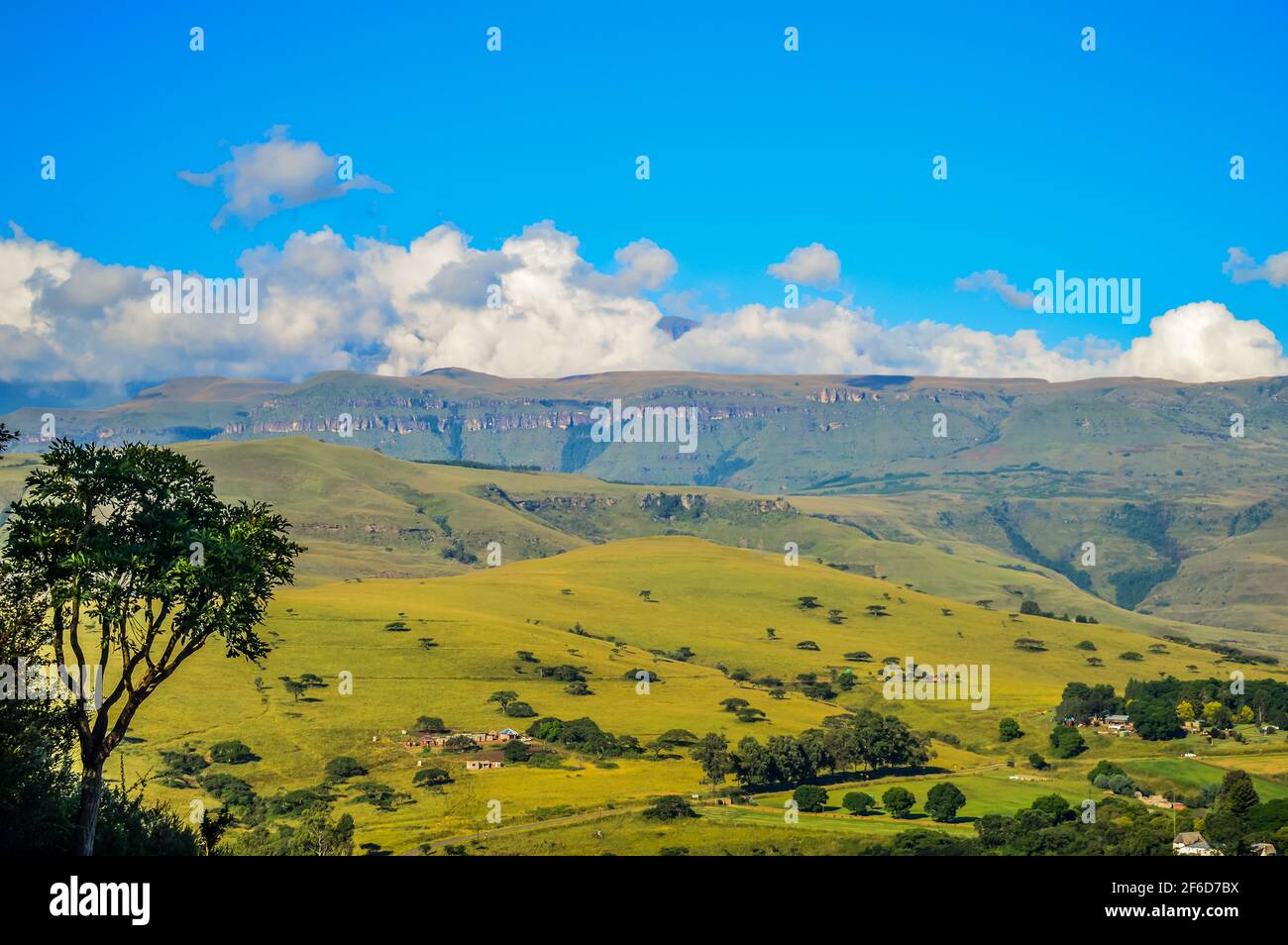 Drakensberg mountain escarpment around Cathkin peak in Central ...