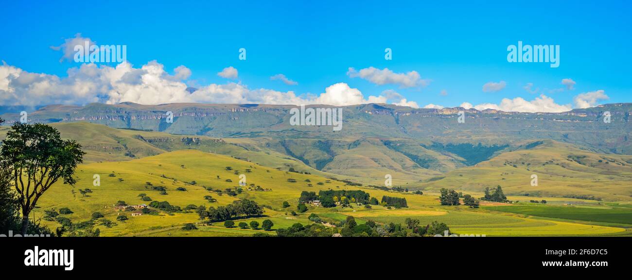 Drakensberg mountain escarpment around Cathkin peak in Central ...