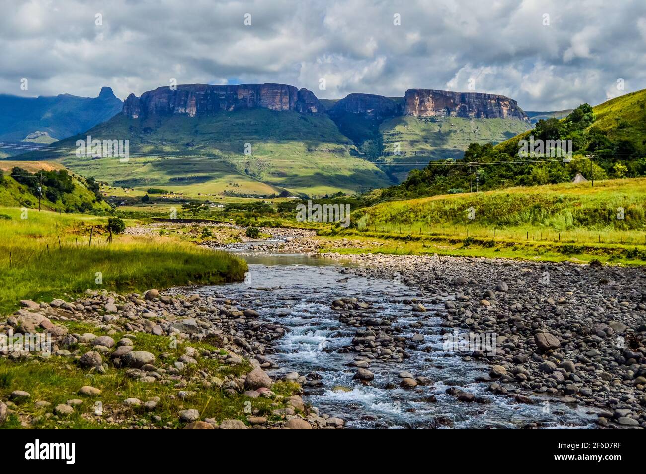 Royal amphitheatre of Drakensberg mountains on a cloudy overcast day ...