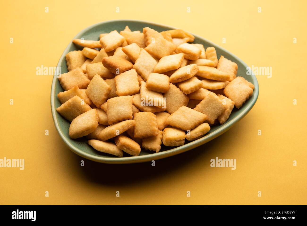 Diamond shape bowl hi-res stock photography and images - Alamy