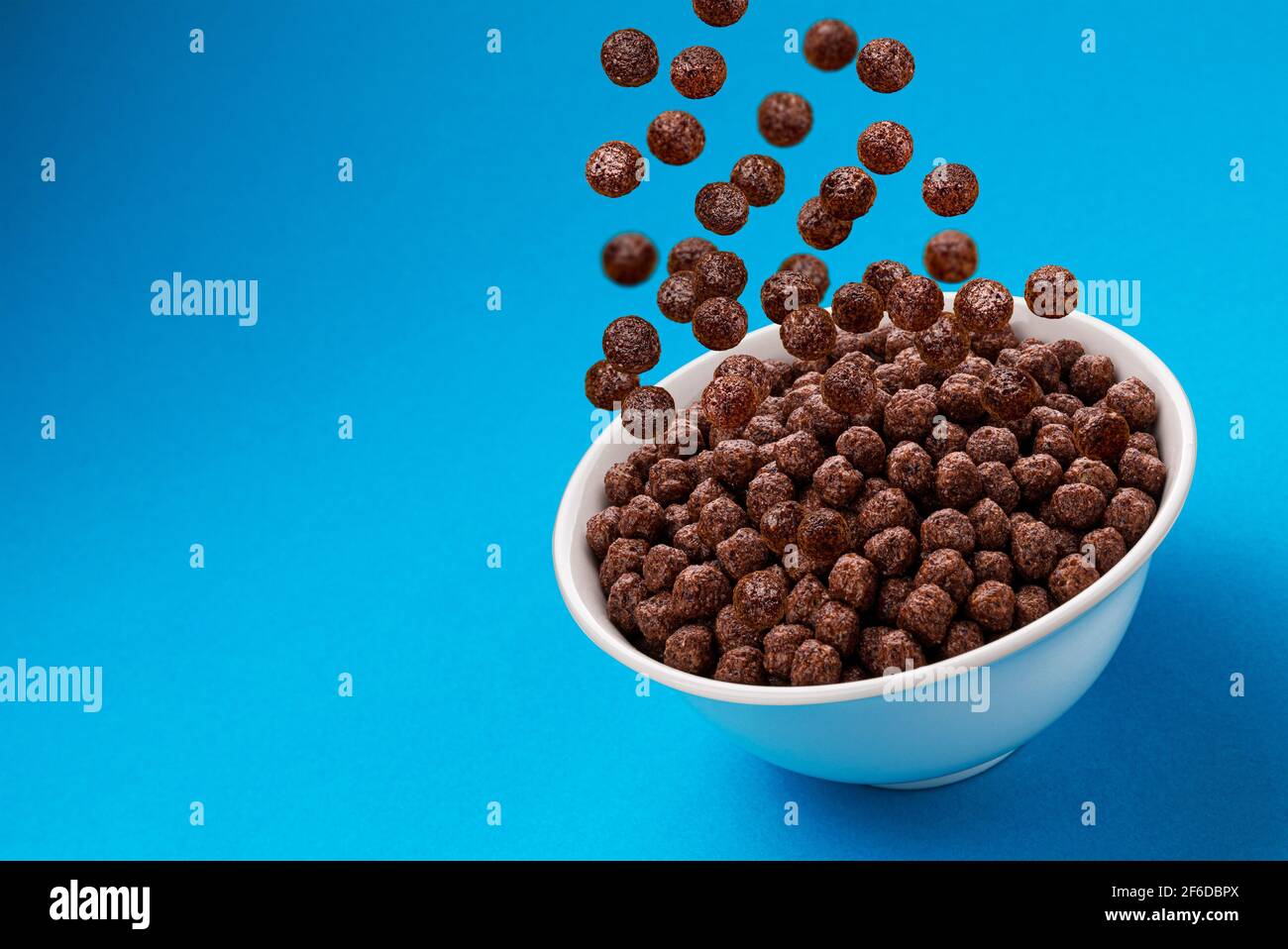 Corn flake cereal in blue hi-res stock photography and images - Alamy