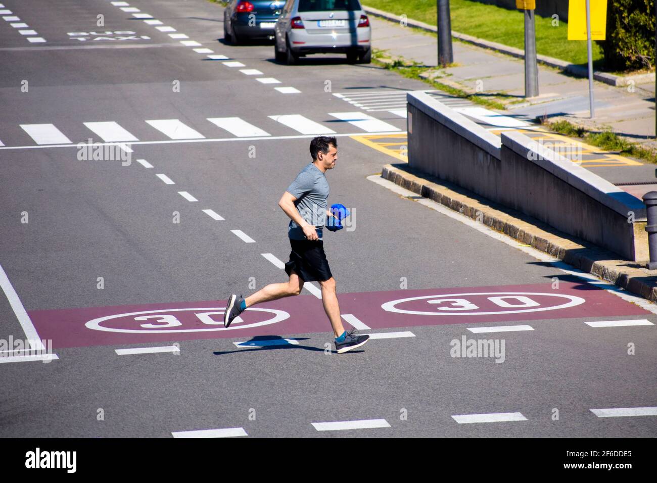 Jogger crossing road hi-res stock photography and images - Alamy