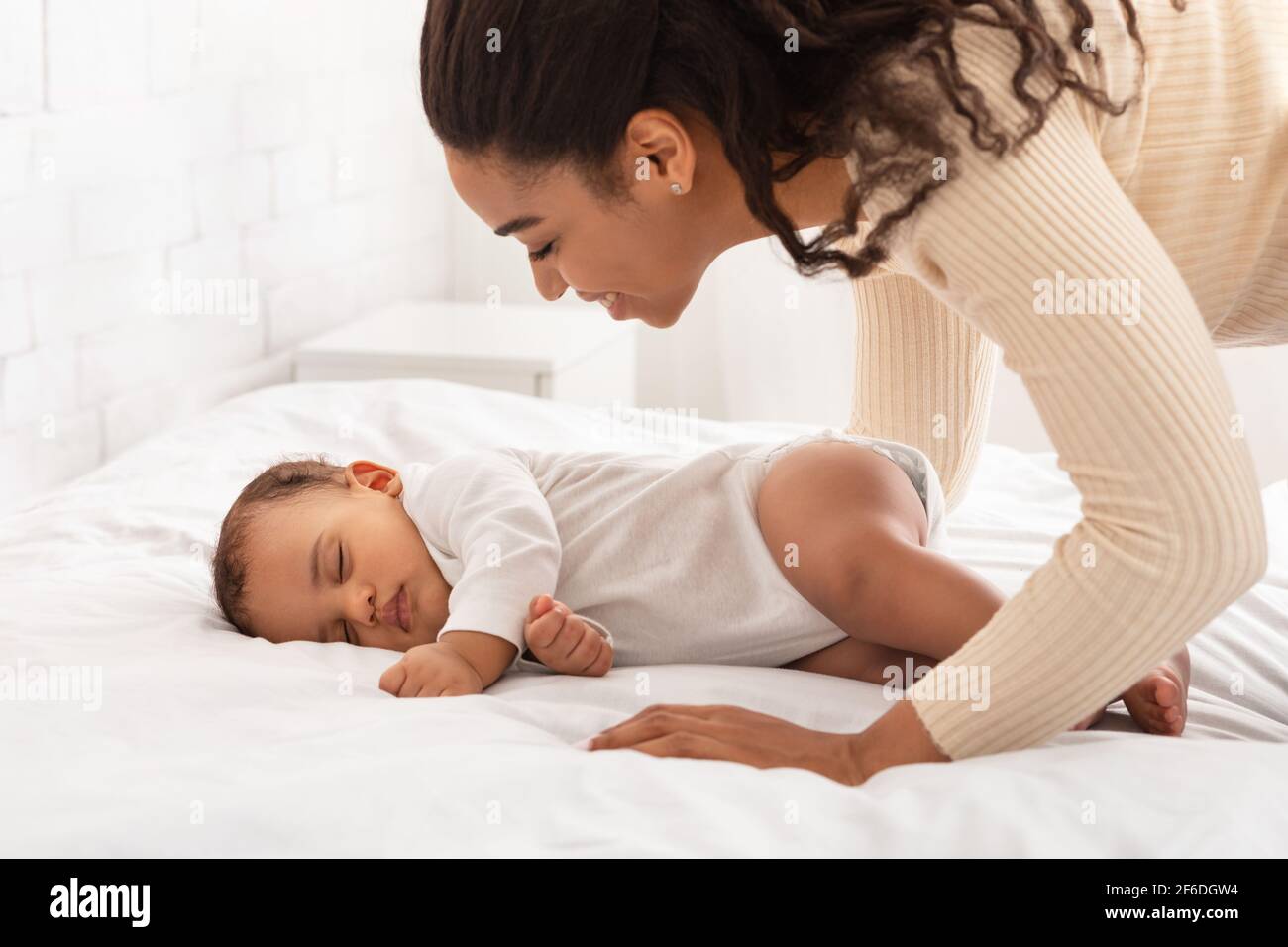 Baby newborn african mother black hi-res stock photography and images ...