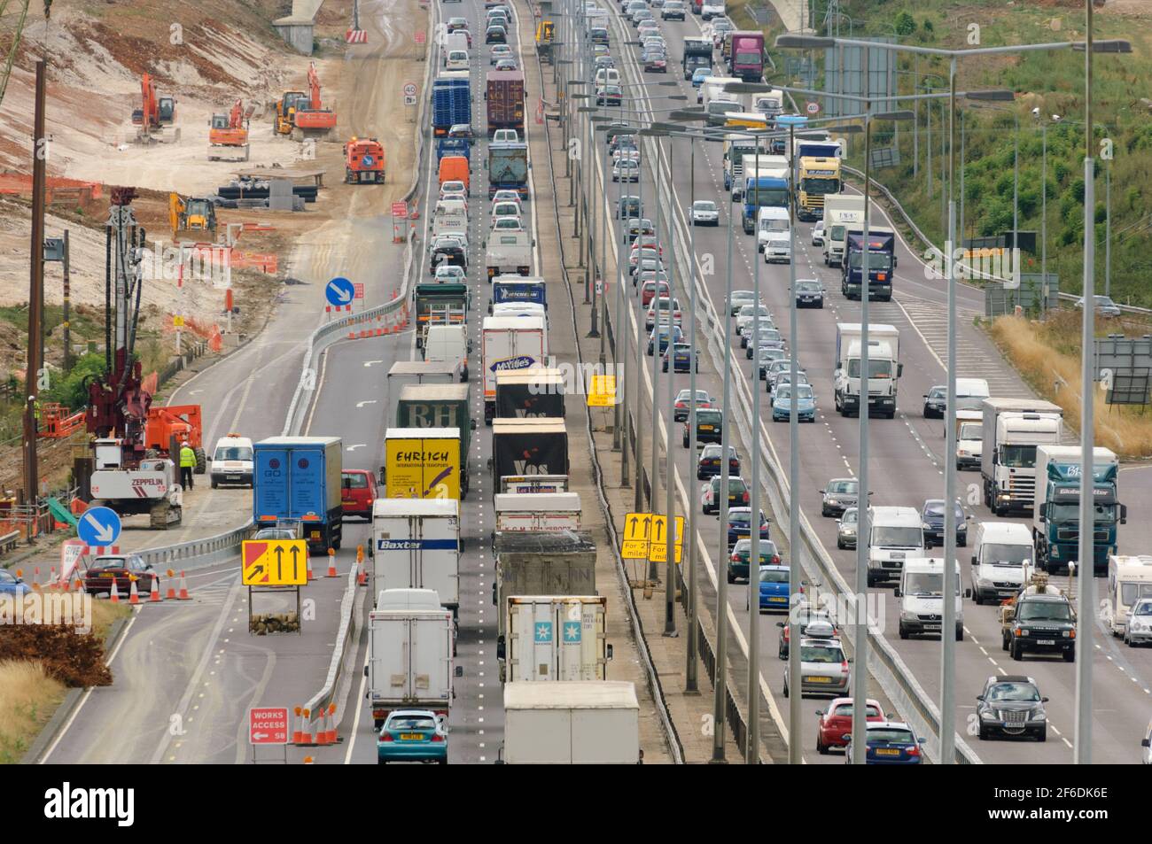 Heavy traffic congestion due to roadworks, M1 motorway near Luton ...