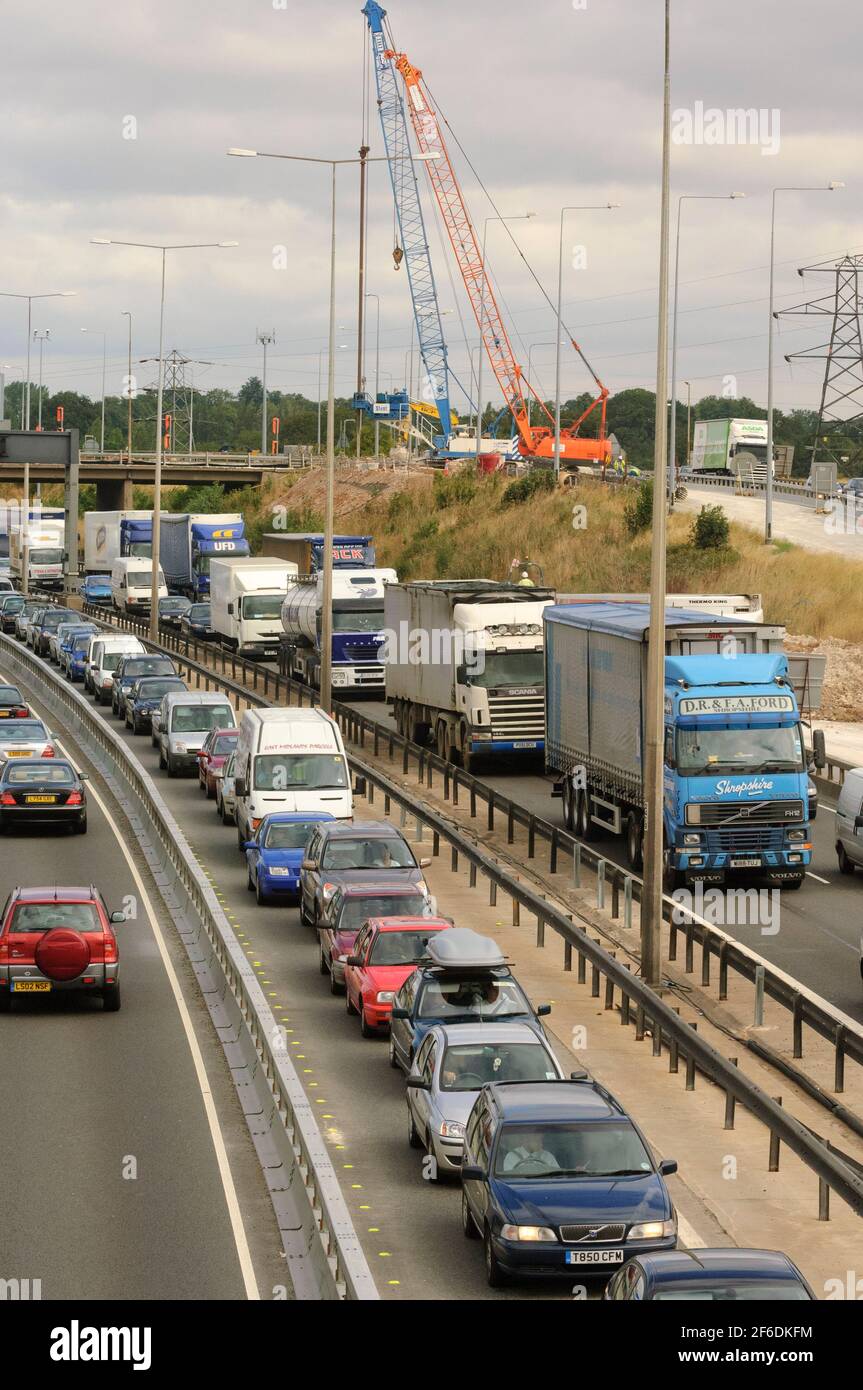 Heavy traffic congestion due to roadworks, M1 motorway near Luton ...