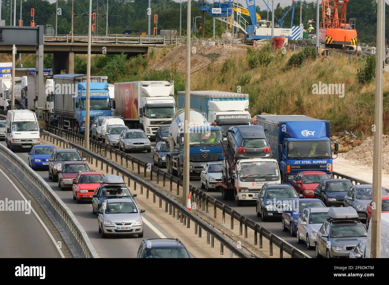 Heavy traffic congestion due to roadworks, M1 motorway near Luton ...