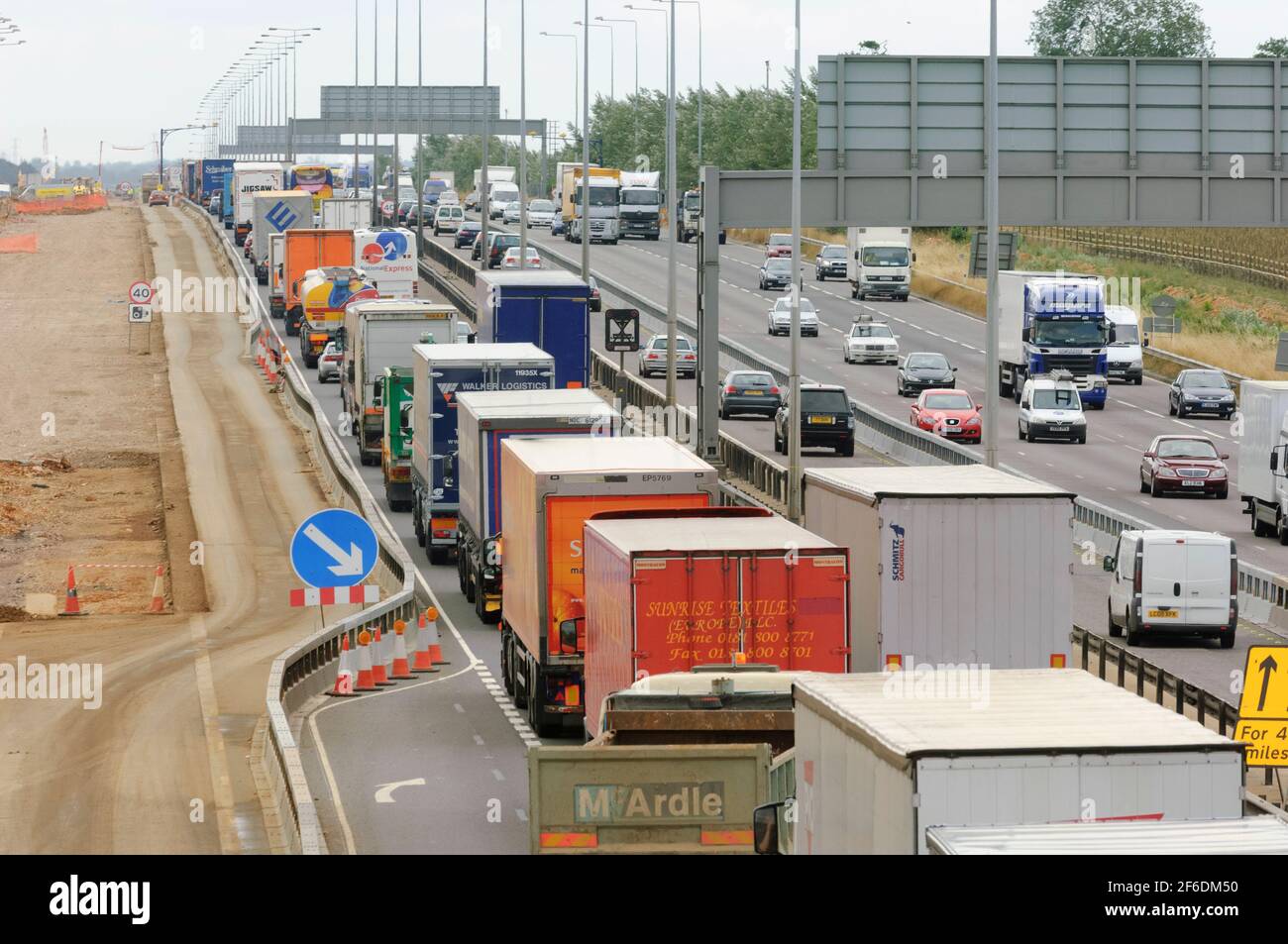 Heavy traffic congestion due to roadworks, M1 motorway near Luton ...