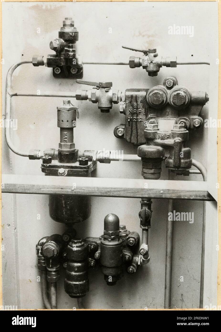 Valves for heat and ventilation in a motor carriage, lightweight train ...