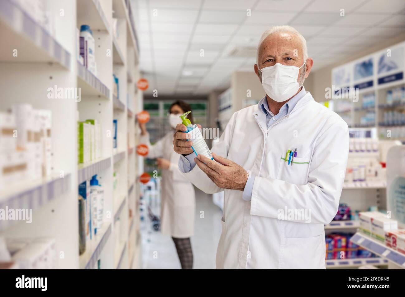 Packaging pharmaceutic protection hi-res stock photography and images ...