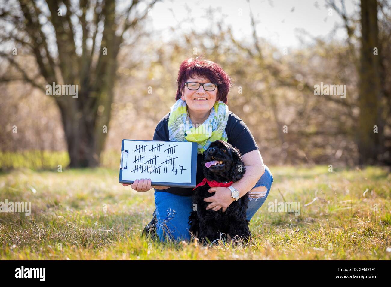 Hanover, Germany. 31st Mar, 2021. Jutta Gaßmann shows a tally after a ...