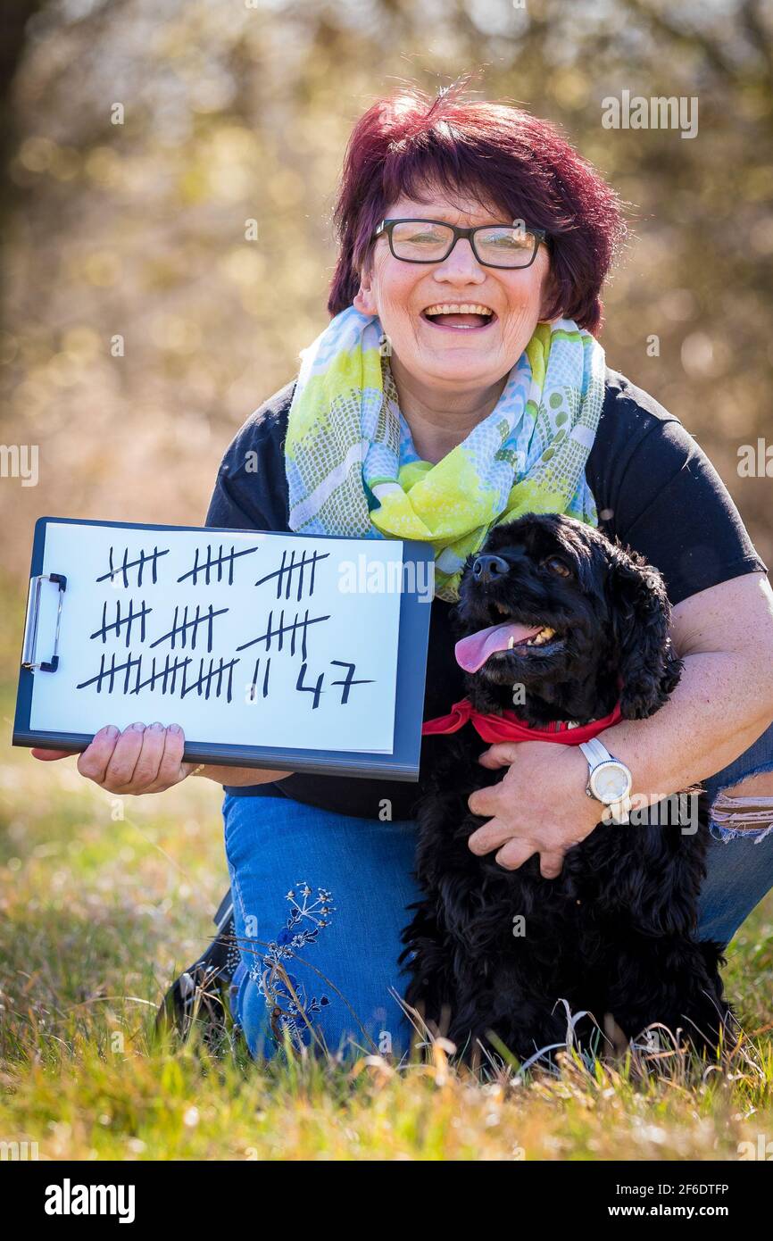 Hanover, Germany. 31st Mar, 2021. Jutta Gaßmann shows a tally after a ...