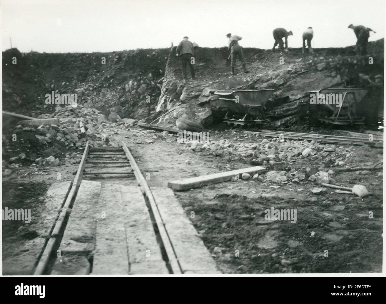 Mountain cover at stringered station. Decauvilles tracks, the finished ...