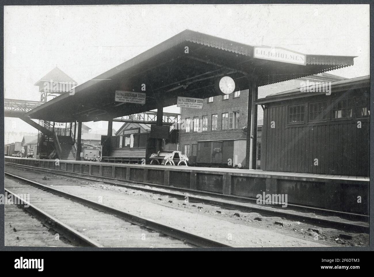 Platform fence at Liljeholmens station Stock Photo - Alamy