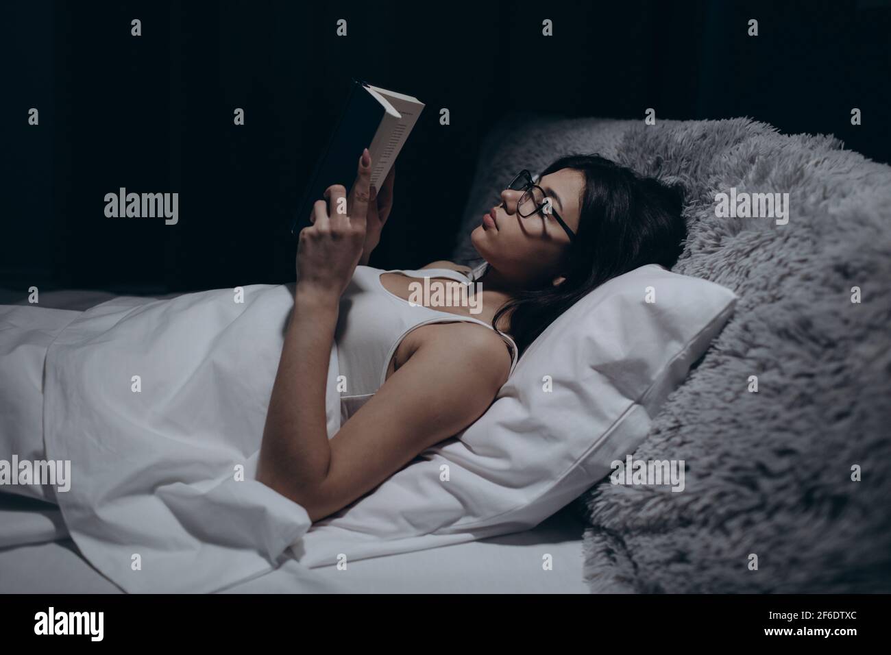 Bed reading night hi-res stock photography and images - Alamy