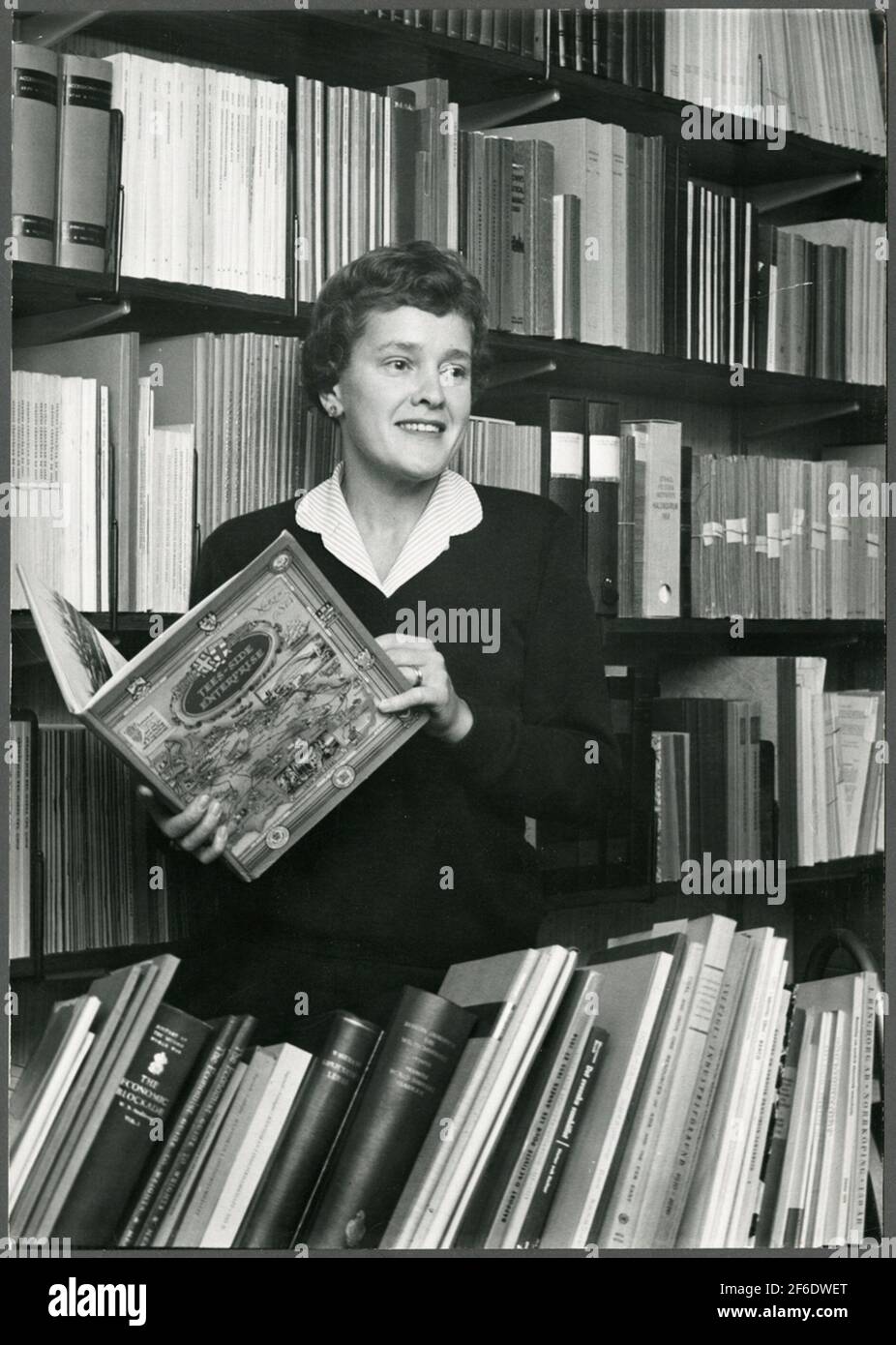 Employees library hi-res stock photography and images - Alamy