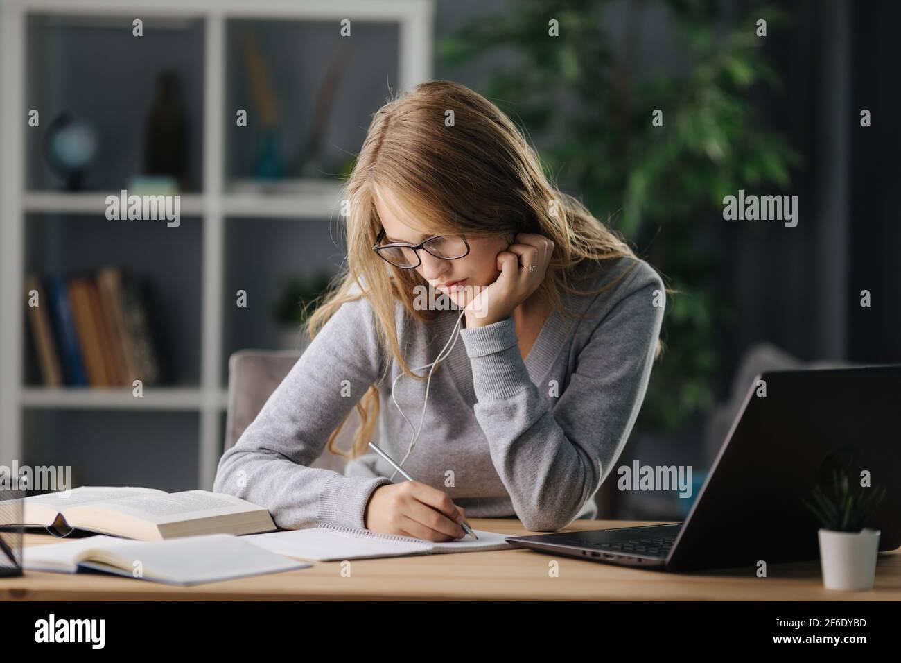 Woman studying on laptop table hi-res stock photography and images - Alamy