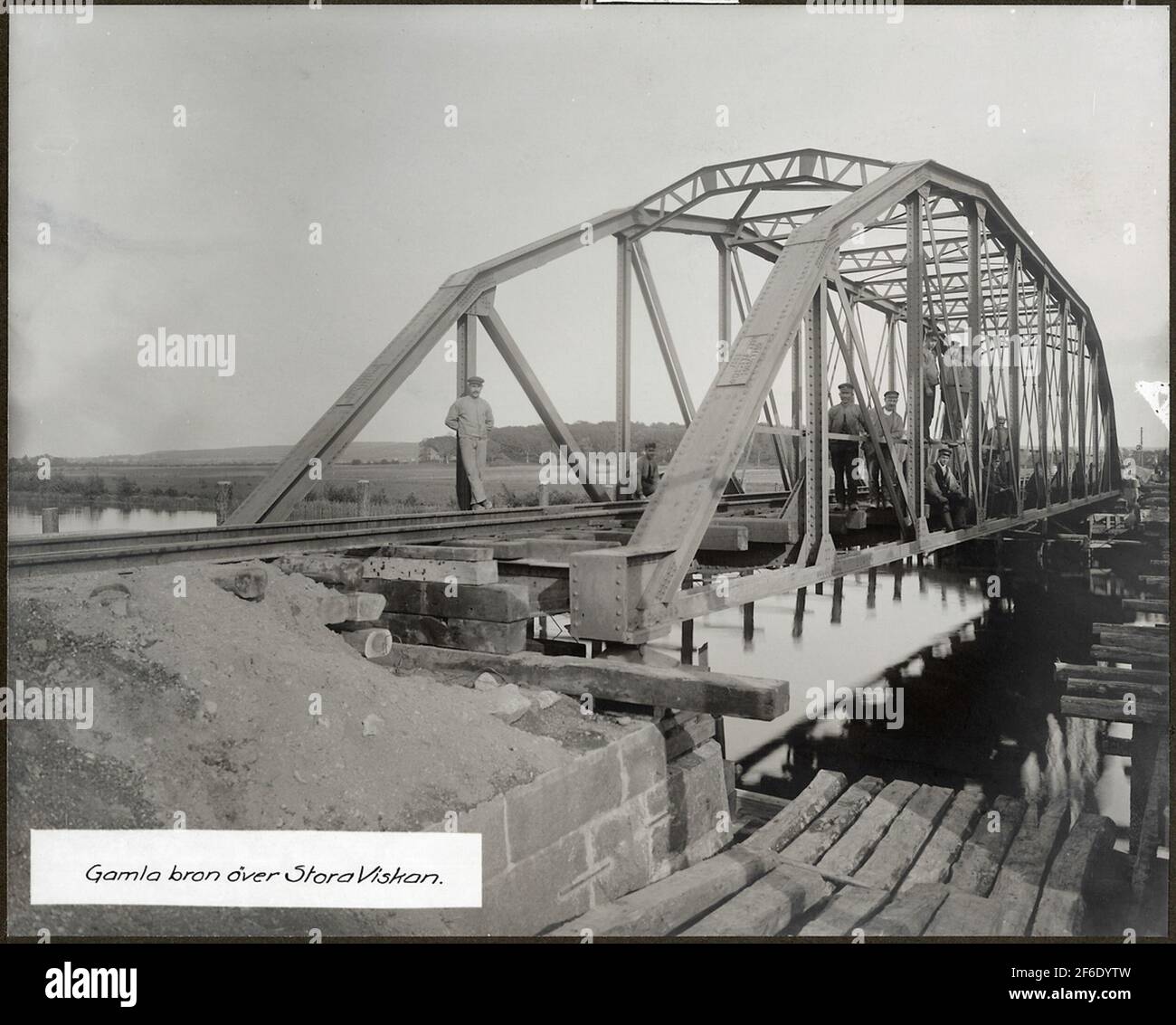 Construction of railway bridge over the viscera on the line between ...