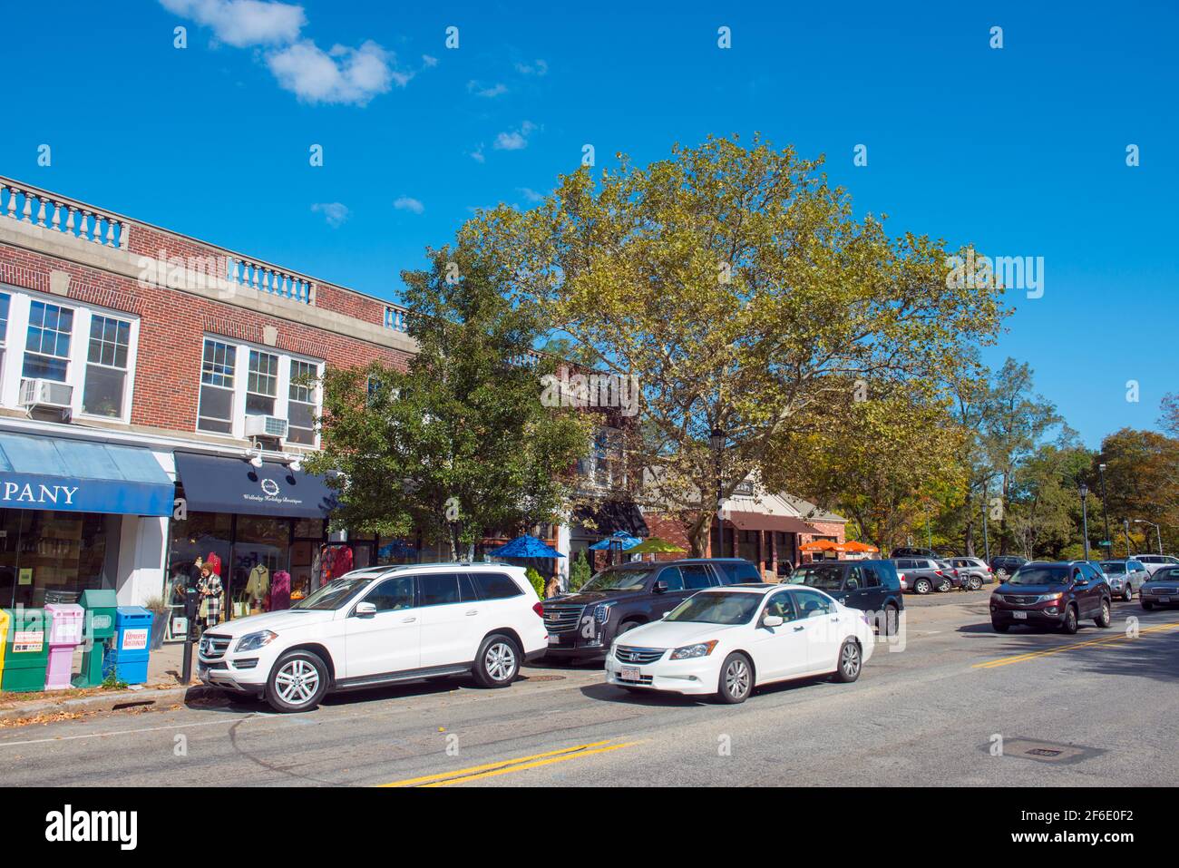 Wellesley town center historic commercial buildings on Central Street ...