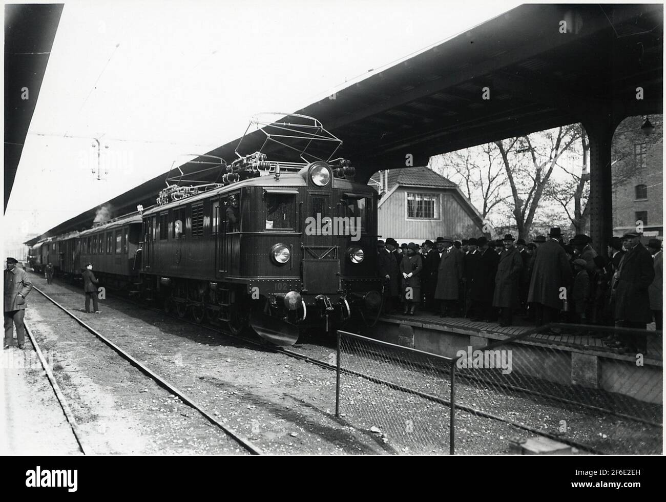 First electric train 669. The state's railways, SJ D 102 Stock Photo ...