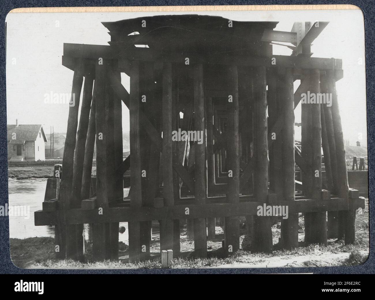 Album with photographs from the Bohusbanan.Provisory viaduct.Bock for ...