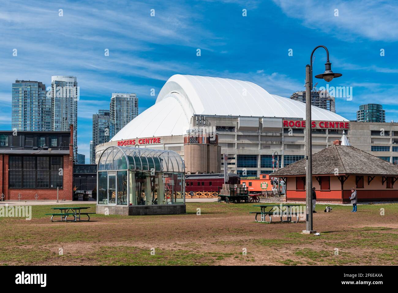 Roundhouse centre hi-res stock photography and images - Alamy