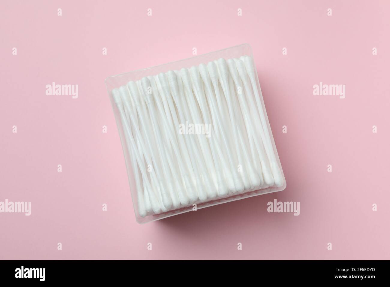 Plastic box with cotton swabs on pink background Stock Photo - Alamy