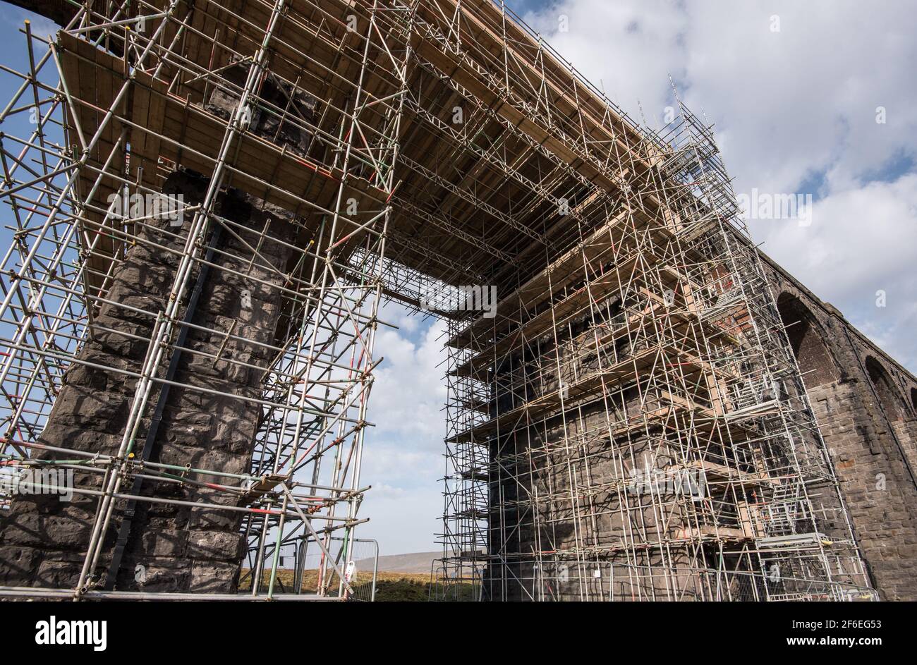 Ribblehead viaduct scaffolding hi-res stock photography and images - Alamy