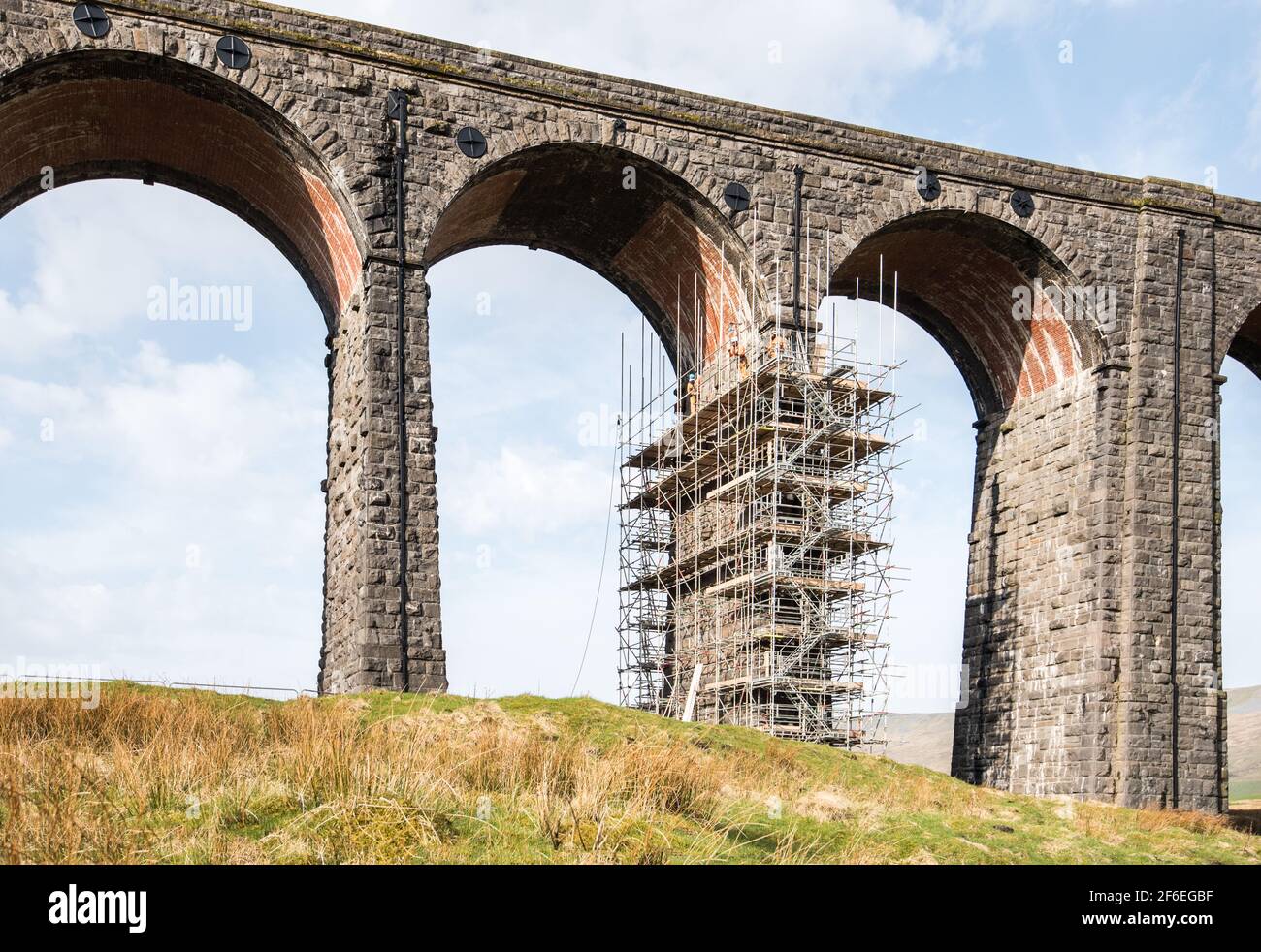 Ribblehead viaduct scaffolding hi-res stock photography and images - Alamy