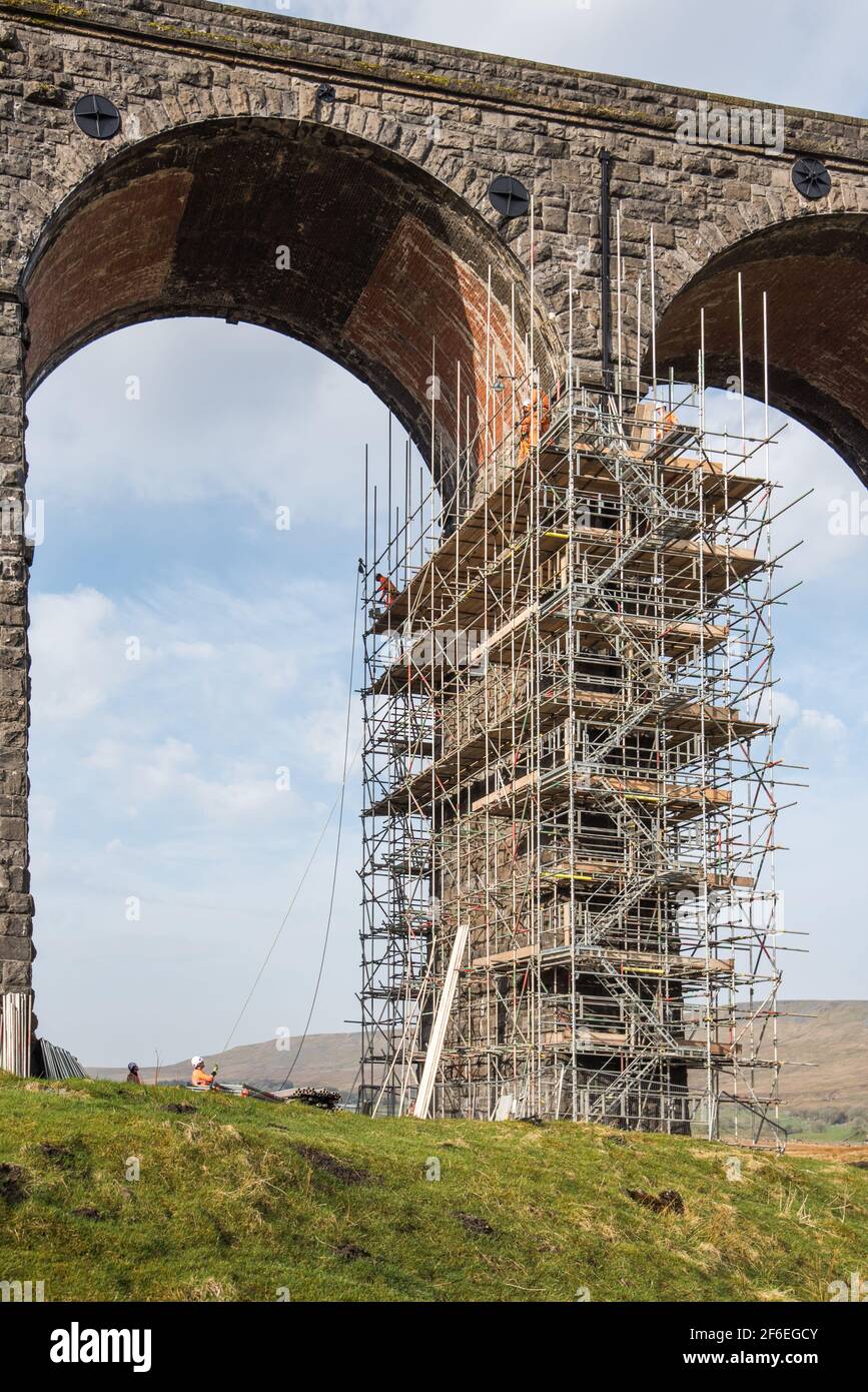 Ribblehead viaduct scaffolding hi-res stock photography and images - Alamy