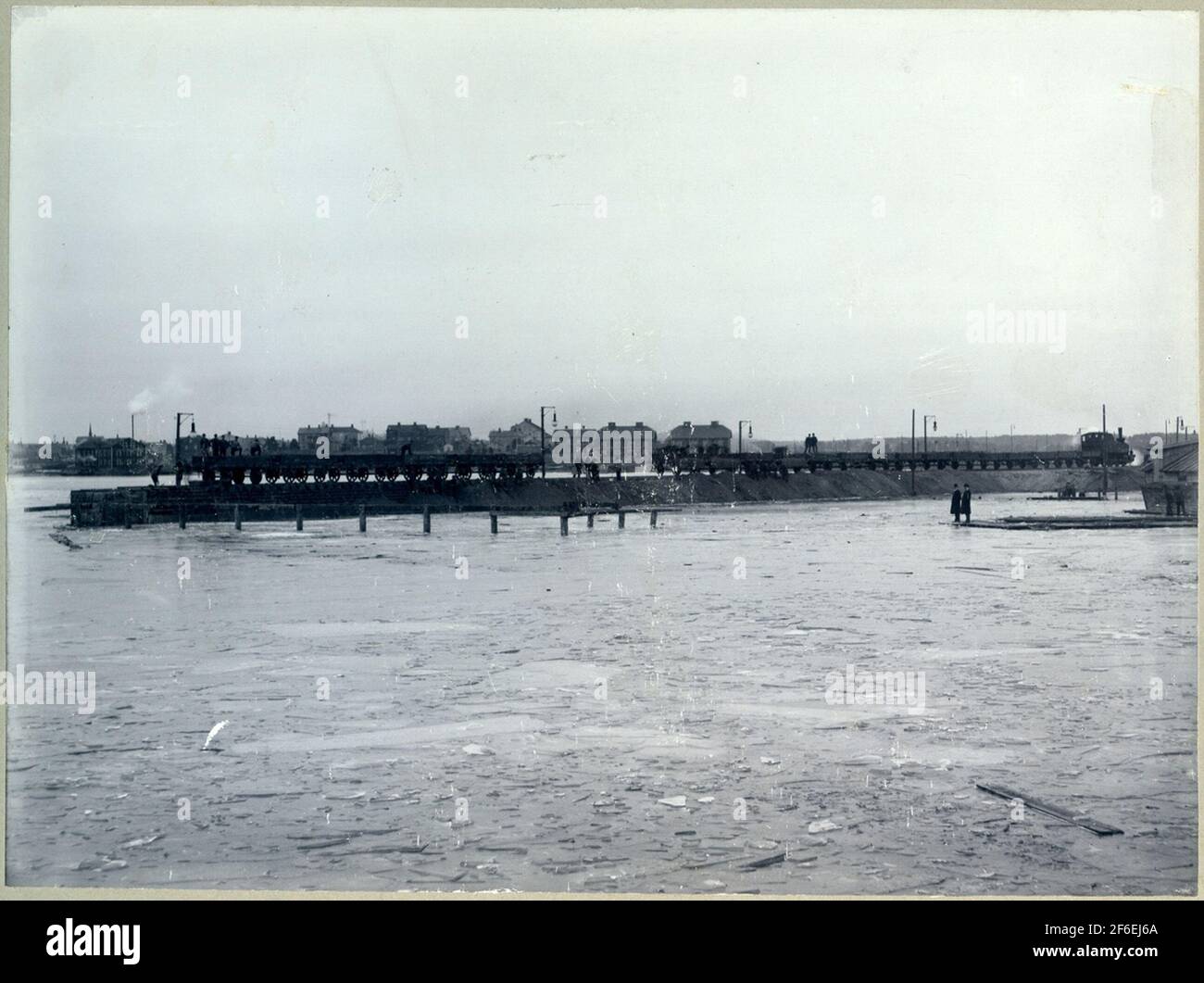 Completion of the quay, grip fastening from work trains, performed on ...