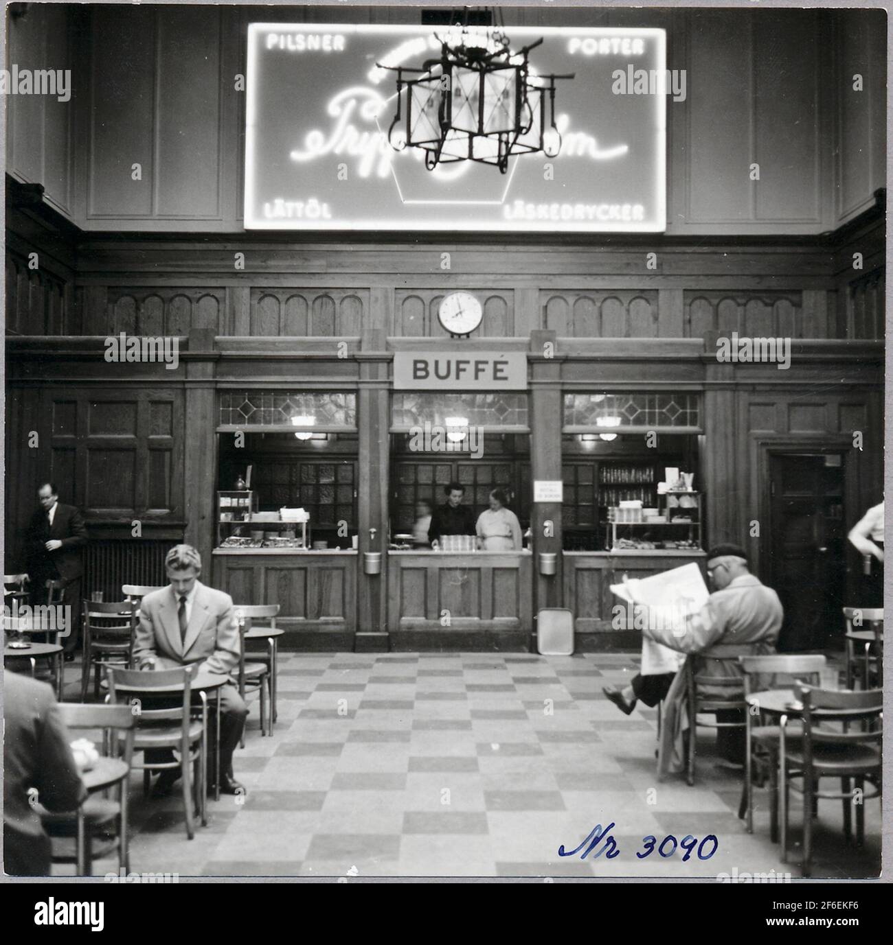 Station buffet hi-res stock photography and images - Alamy