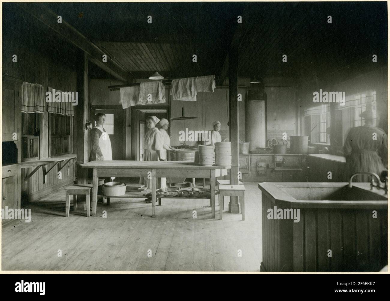 Kitchen production system hi-res stock photography and images - Alamy