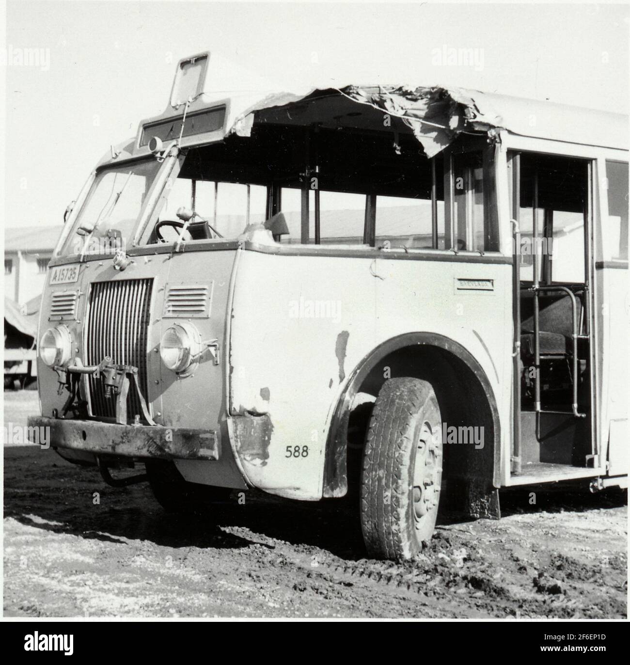 The state's railways, SJ bus 588 after collision while waiting for ...