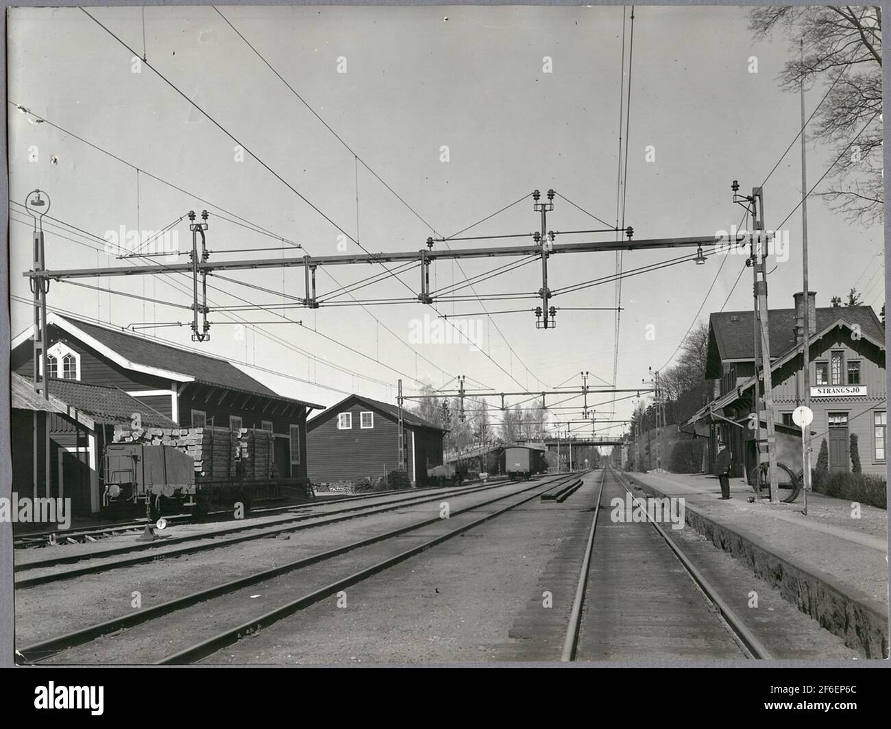 Wiring bridge on the railroad Stock Photo - Alamy