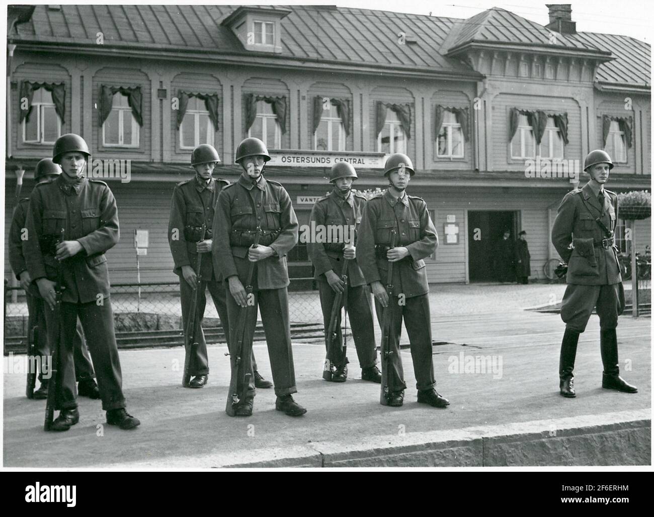 Swedish military at Östersund Central Station, during World War II ...