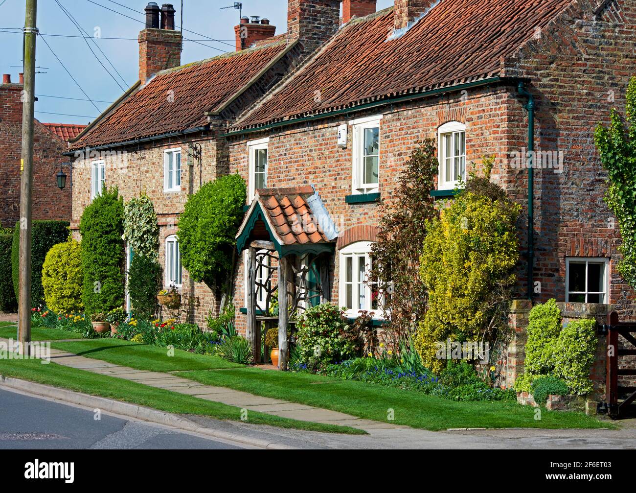 Rustic cottages in the village of Wheldrake, North Yorkshire, England ...