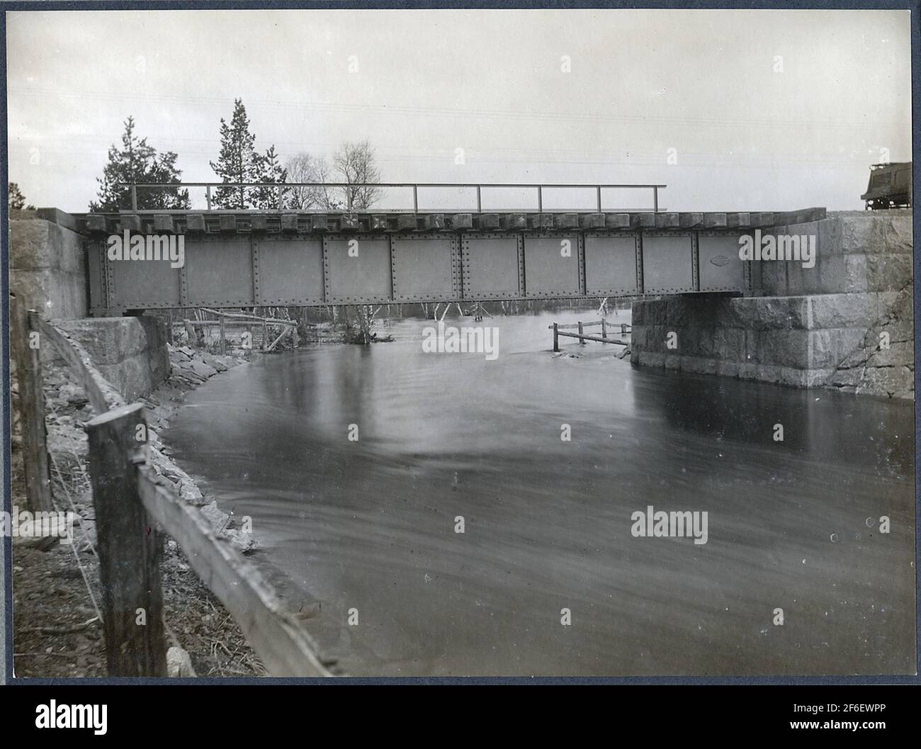 Bridge over the in-pelvis. Train width on the bridge is 10.0 meters ...