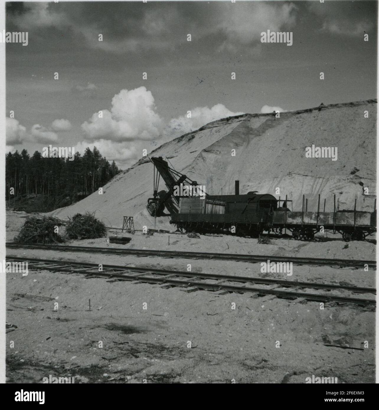 Banbyggnad Inlandsbanan.Vaimat's gravel grop Stock Photo - Alamy