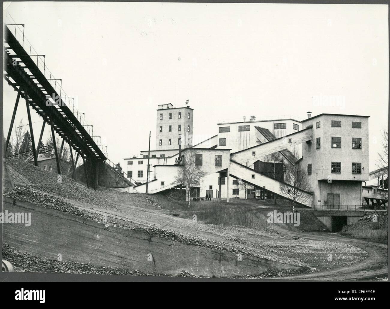 Mining facility at strip mine Stock Photo - Alamy