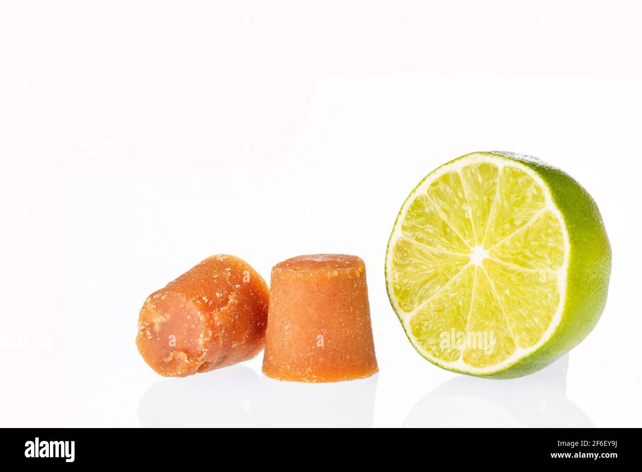 Panela with lemon, refreshing combination Stock Photo - Alamy