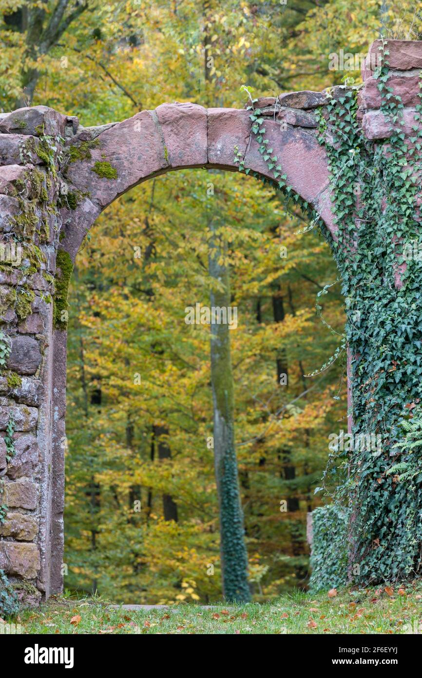 Old stone archway hi-res stock photography and images - Alamy