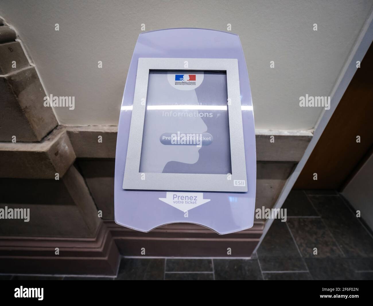 Queue system machine hi-res stock photography and images - Alamy