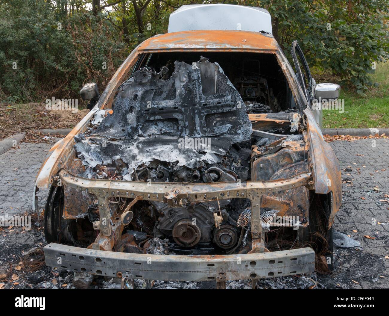 burned out car from the front Stock Photo - Alamy