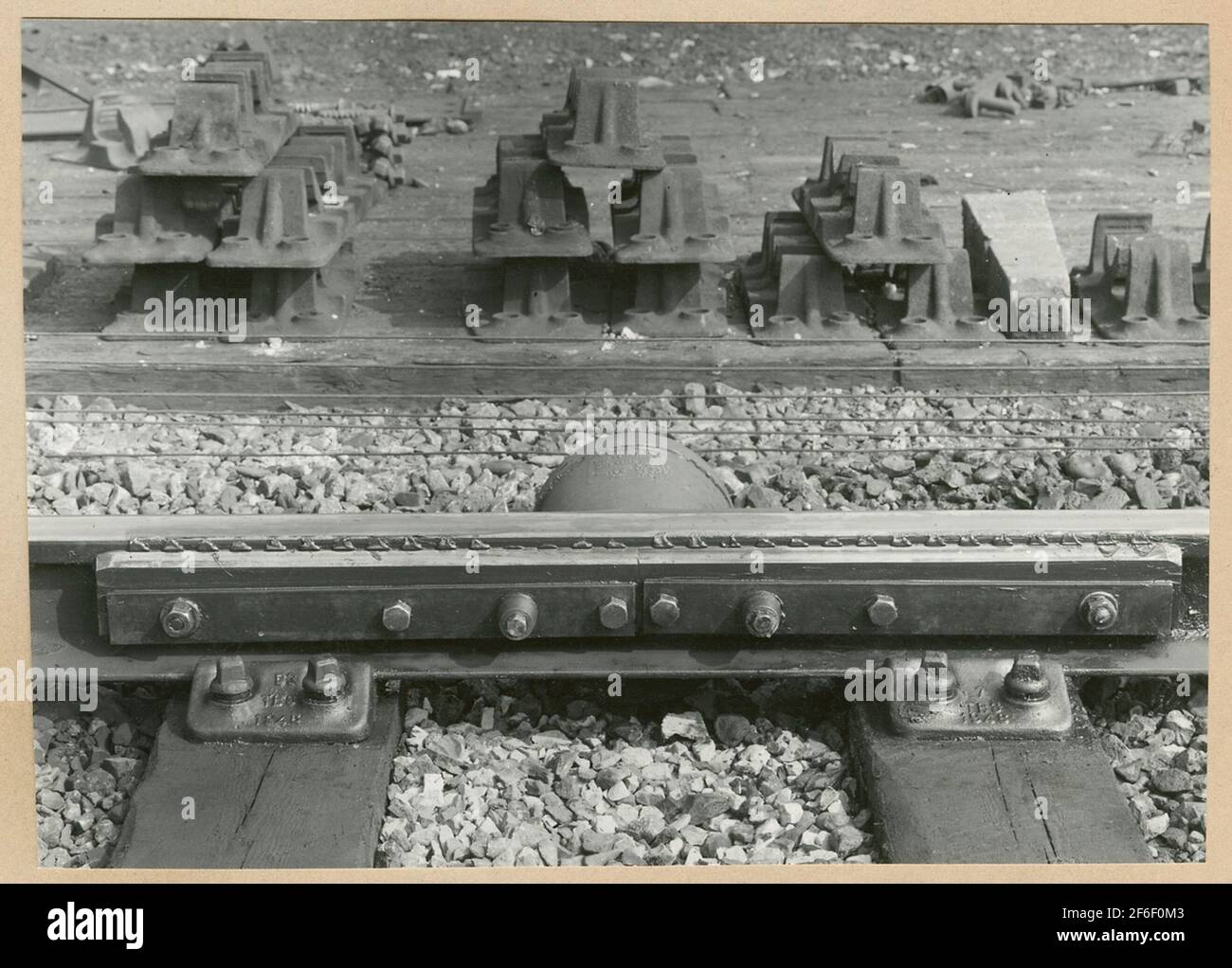 Flange butterview device P & M Model C. In the background, rail lockers ...