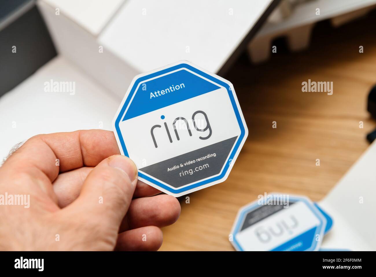 Ring doorbell amazon hi-res stock photography and images - Alamy